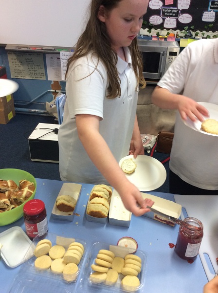 Food tasting session in Room 9 – Cornhill Primary School