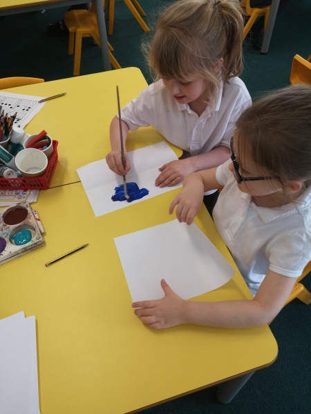 Symmetry hunt… – Cornhill Primary School